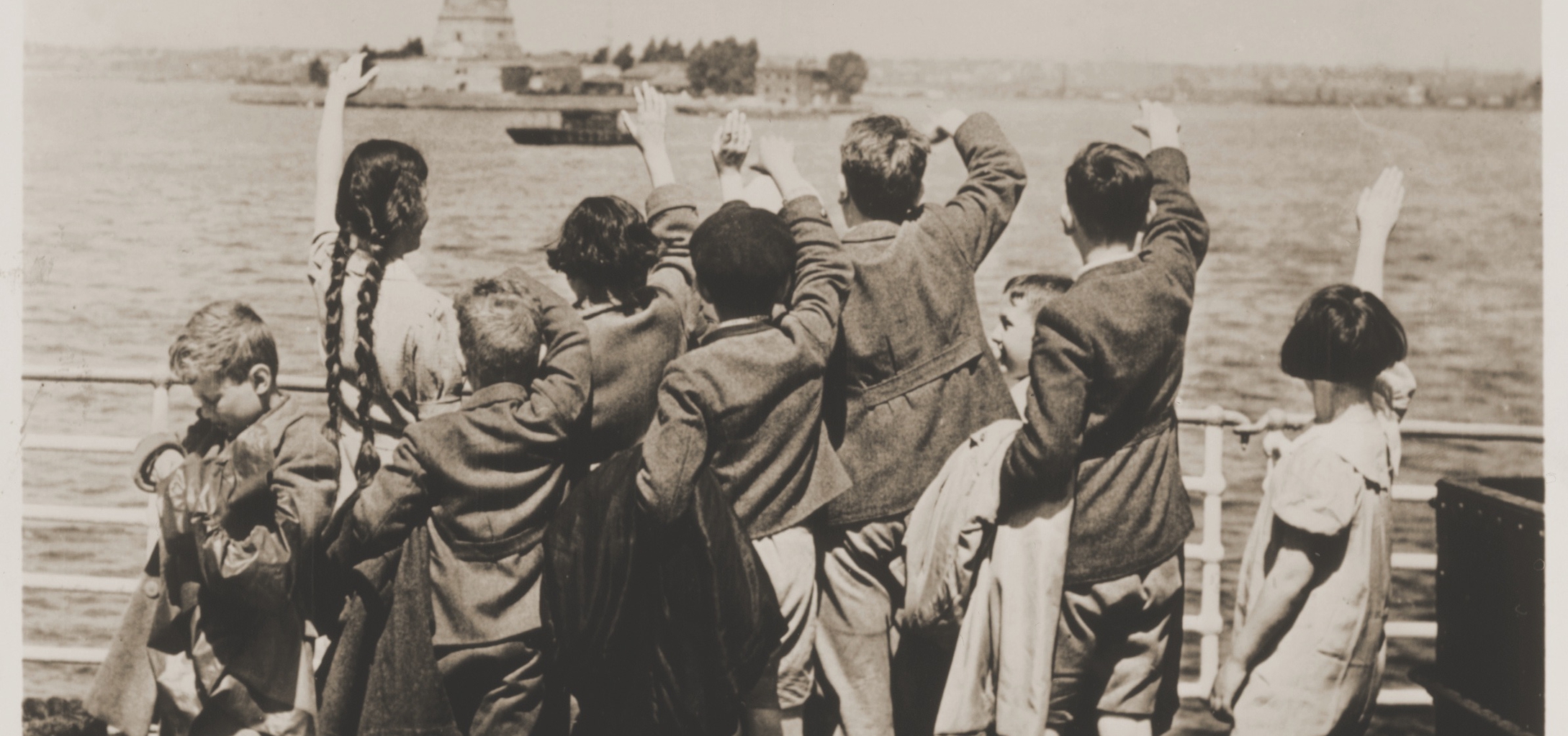 Refuge in the Heights: The German Jews of Washington Heights - Leo ...